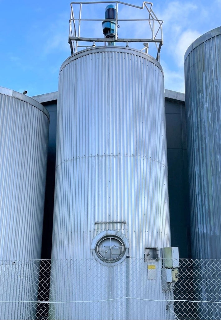 Vertical Insulated tank 27.000L – secondhand-equipment.com